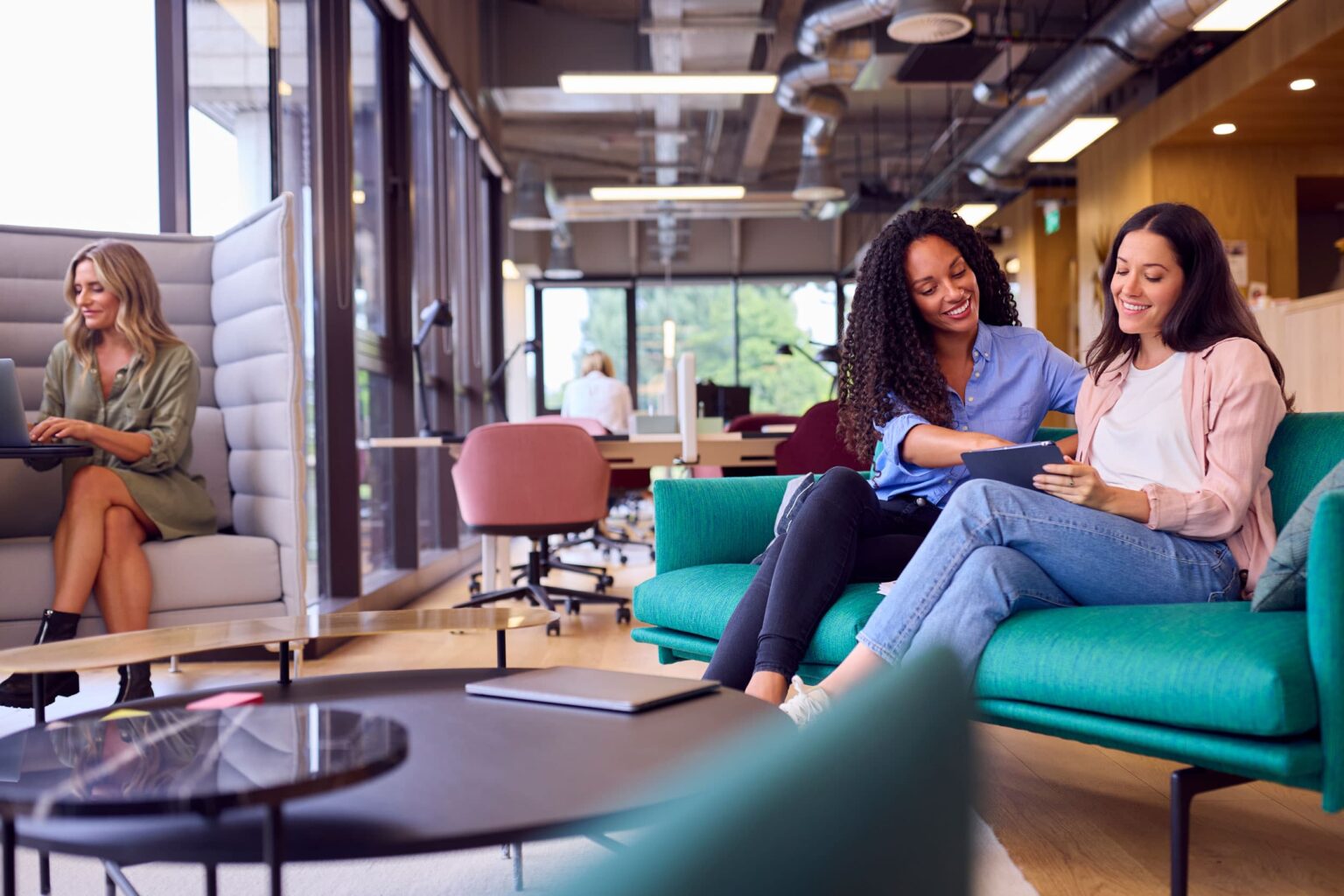 Modern Office Lounge Design Ideas to Elevate Your Office Interior